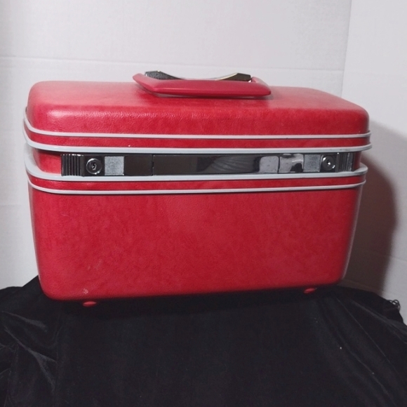 Samsonite | Other | Vintage Samsonite Red Hard Overnight Case With Tray ...